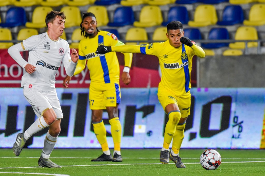 【試合レポート】鈴木選手の今季5ゴール目で2位に勝利目前も、終了間際のPKで引き分け | STVV（シント＝トロイデンVV）日本公式サイト