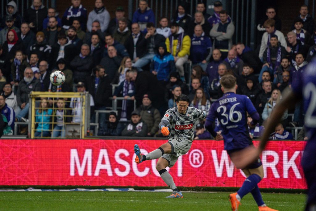 【リーグ第25節】終了間際に一矢報いるも3失点が響き、プレーオフ2を争うライバルに敗れて、9位に後退。 | STVV（シント＝トロイデンVV）日本公式サイト