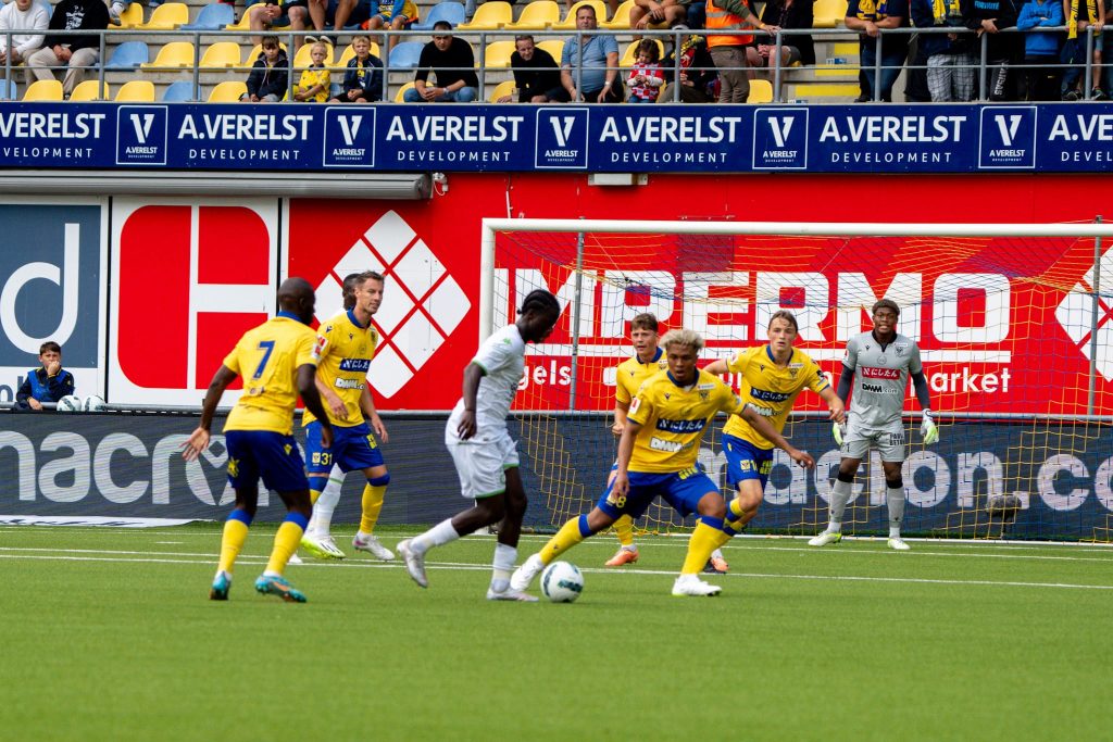 【リーグ第5節 サークル・ブルージュ戦】最後まで諦めずに攻め込むも、ゴールを奪えず0-2で敗戦。 | STVV（シント＝トロイデンVV）日本公式サイト