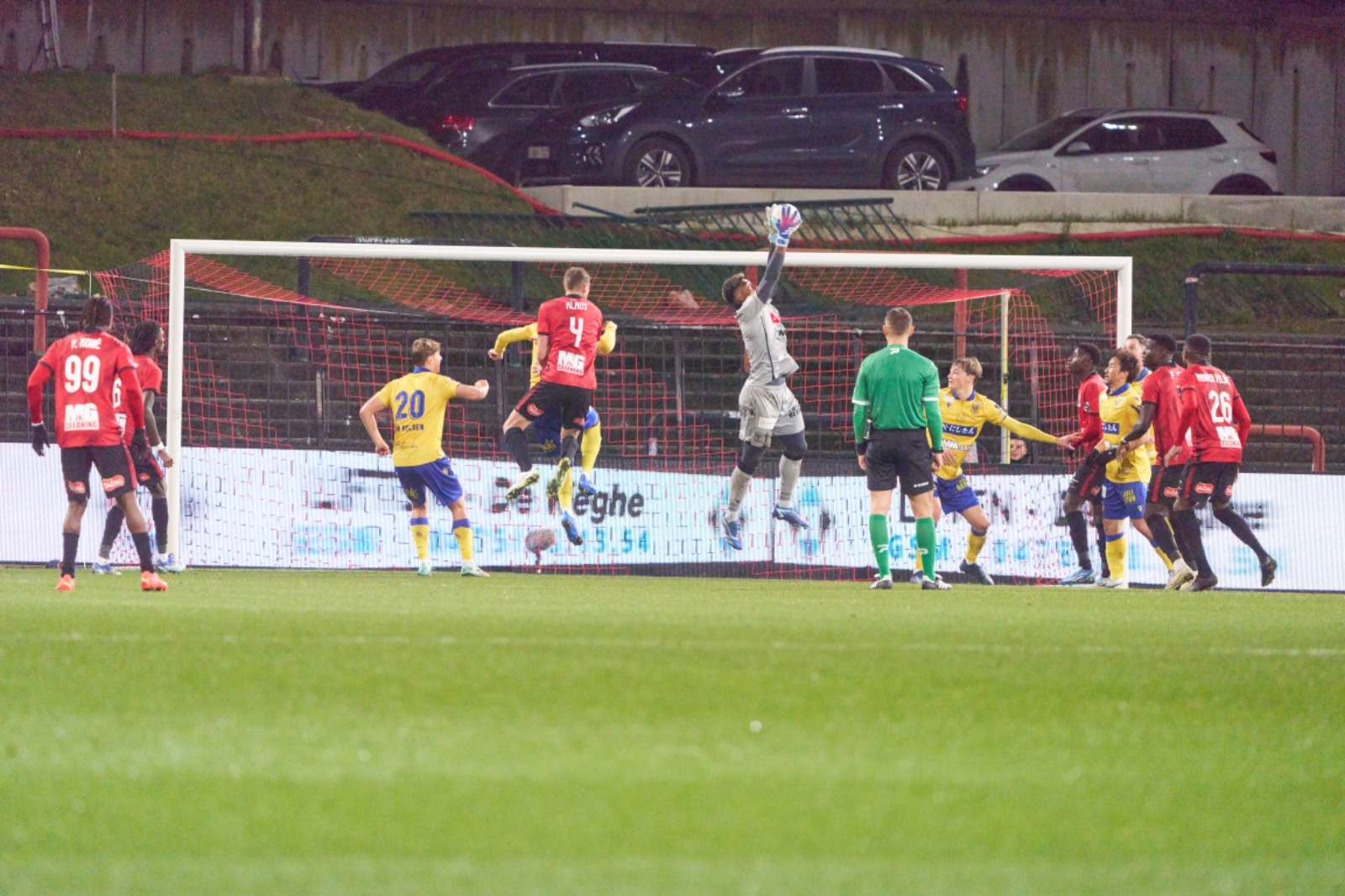 【リーグ第18節 RWDM戦】 チャンスは作るもゴールは遠く、アウェイで3-0で敗戦。 | STVV（シント＝トロイデンVV）日本公式サイト