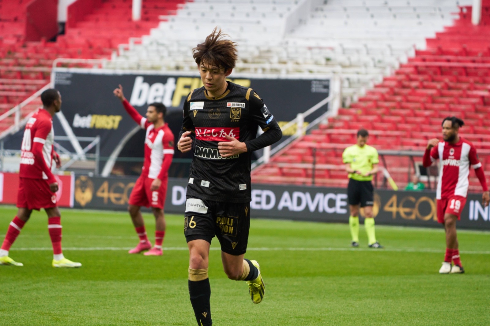 【リーグ第28節 アントワープ戦】鈴木選手が好セーブを連発するも、昨季王者相手に3-0で完敗 | STVV（シント＝トロイデンVV）日本公式サイト