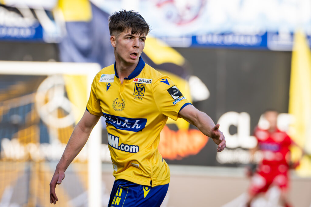 【退団】MFヤルネ・ステウカース選手 KRCゲンクへ完全移籍のお知らせ | STVV（シント＝トロイデンVV）日本公式サイト
